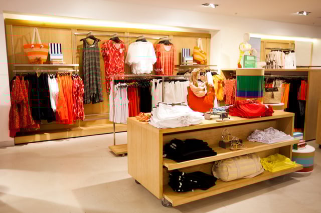 4 Key Signage Tips for Clothing Stores